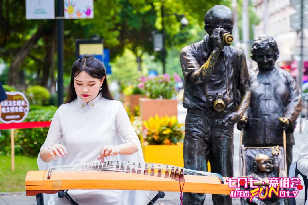 Photo | Travel the romantic Moon Bridge on the Qixi theme bus | GDToday