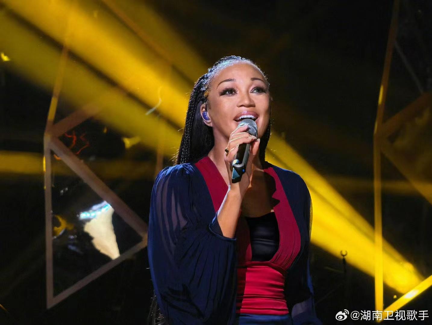 American and Canadian female singers shine in Chinese TV show "Singer ...