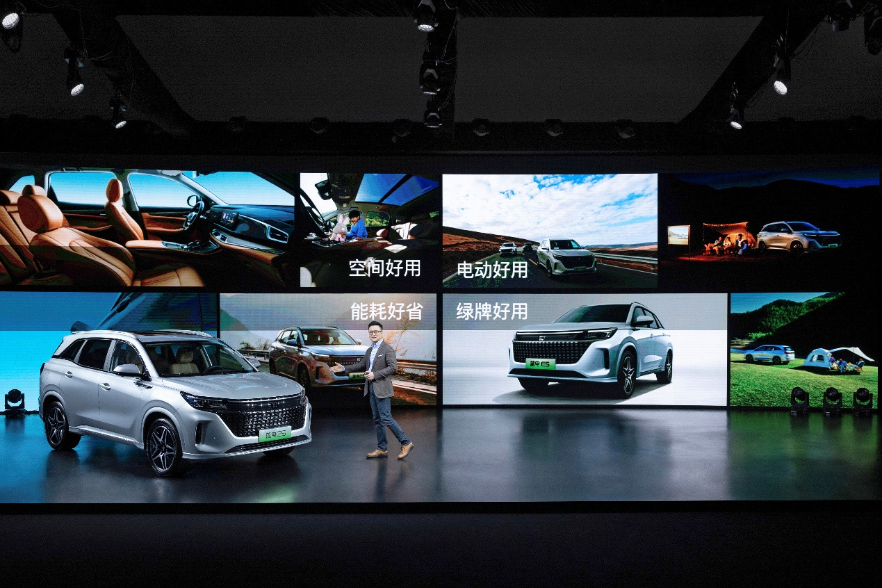 13万级首款纯电续航百公里的电混中型suv 蓝电品牌首款车型蓝电e5正式上市13 99万起 南方网