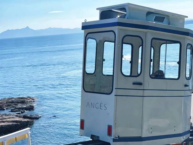 Coastal capsule train in Shenzhen steals the show on social media ...