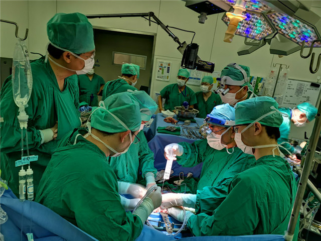 World's 2nd case of cancer surgery at Guangzhou hospital_www.newsgd.com