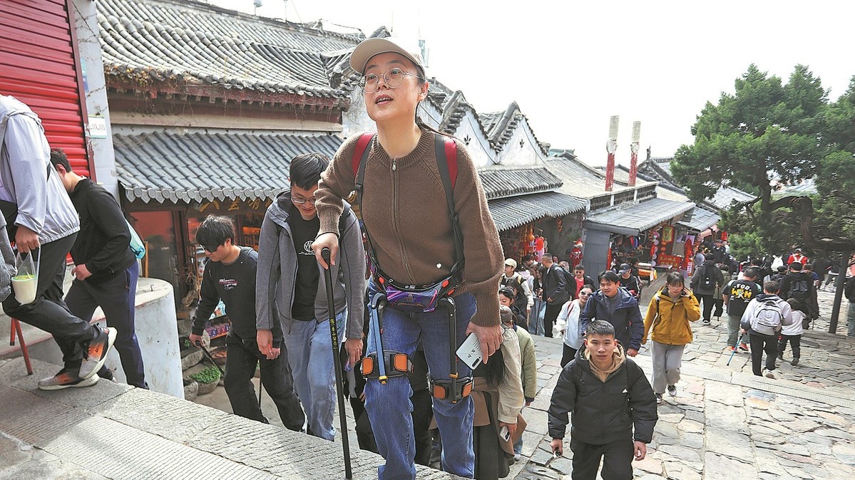 Tourists hit peak stride, thanks to high tech | GDToday