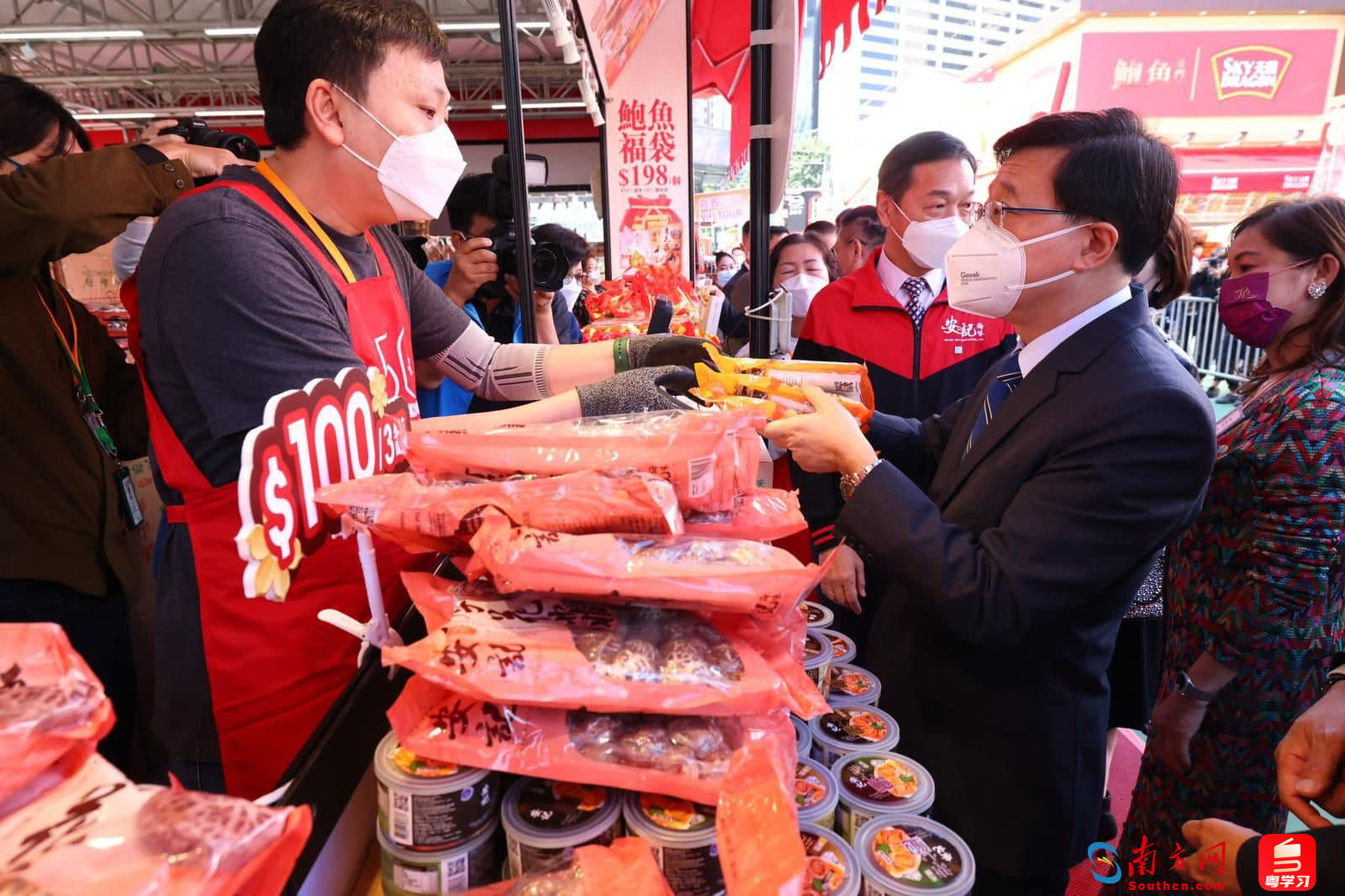 香港工展会今日开锣，李家超亦到场购物花逾两千元_南方网