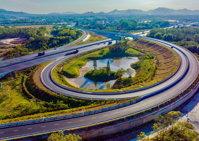 Yangmao Expressway has been transformed into an 8-lane dual carriageway ...