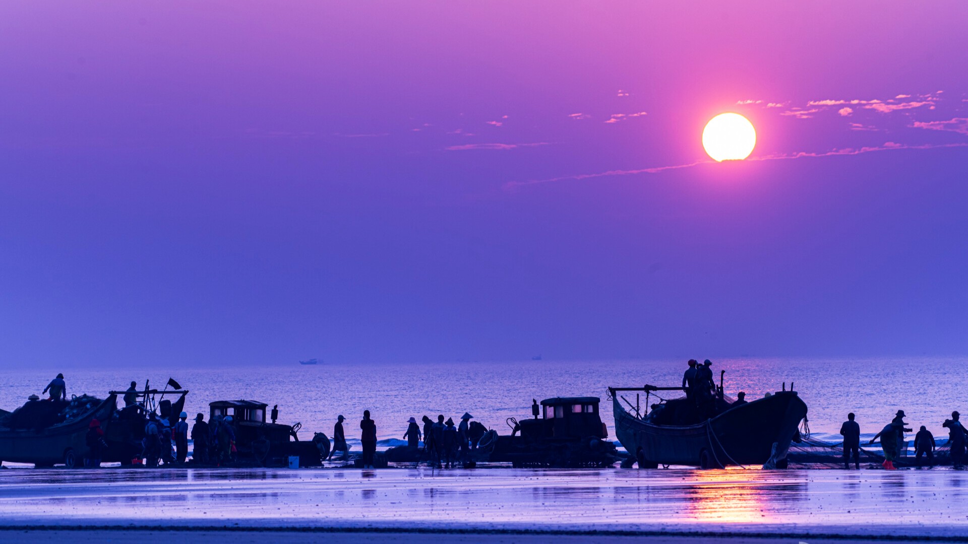 Maoming's Shuidong Bay at dawn and dusk: A duet of light and shadow ...