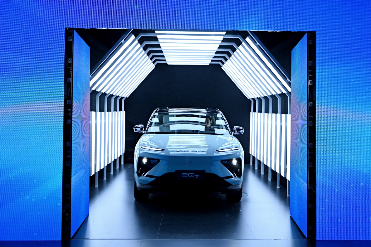 奇瑞eQ7首台量产车下线！创造家用纯电SUV的行业新标杆_南方网